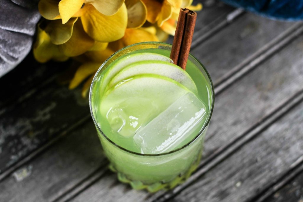 Sour Ginger Apple Cocktail Recipe for Thirsty Thursday